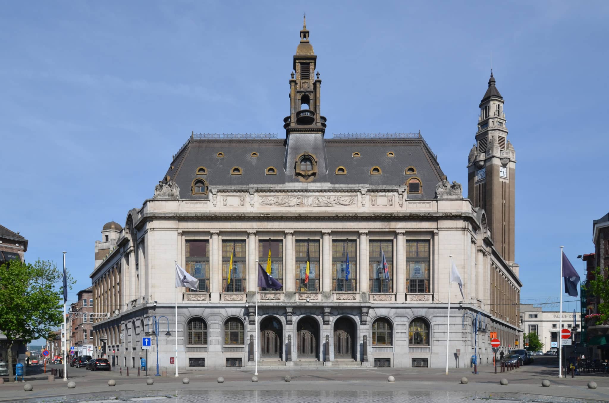 Visite de l'Hôtel de ville de Charleroi - DéFI Jeunes